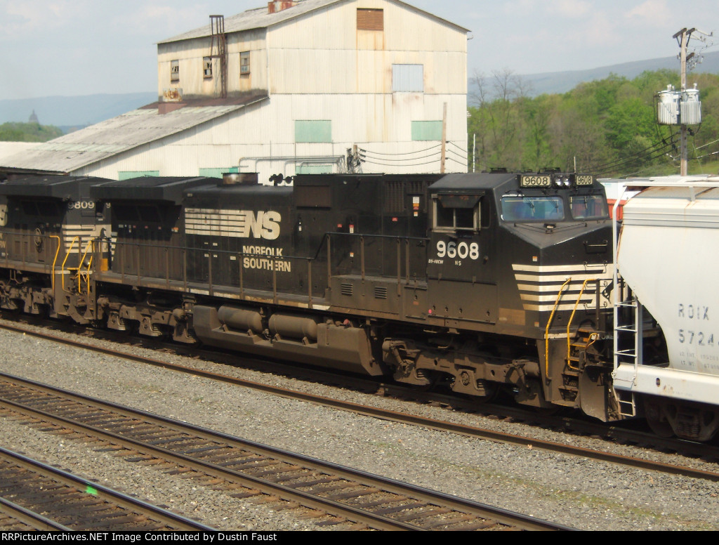 NS 9608 Dash-9